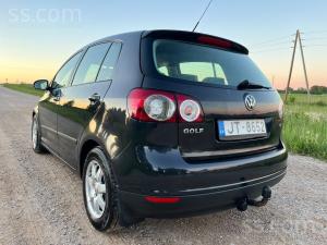 Black Volkswagen Golf Plus 2007 in Valmiera, with an engine capacity of 1.90 L and mileage of 330 thousand km for 1950 €, photo 5 on AUTOMOTO.COM.LV
