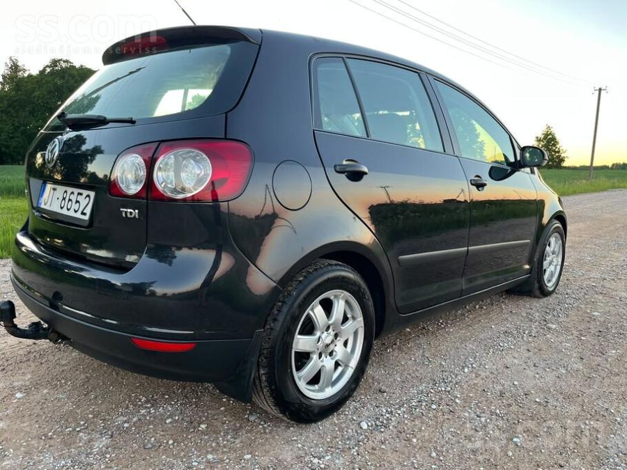Black Volkswagen Golf Plus 2007 in Valmiera, with an engine capacity of 1.90 L and mileage of 330 thousand km for 1950 €, photo 7 on AUTOMOTO.COM.LV