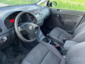 Black Volkswagen Golf Plus 2007 in Valmiera, with an engine capacity of 1.90 L and mileage of 330 thousand km for 1950 €, photo 8 on AUTOMOTO.COM.LV