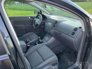 Black Volkswagen Golf Plus 2007 in Valmiera, with an engine capacity of 1.90 L and mileage of 330 thousand km for 1950 €, photo 12 on AUTOMOTO.COM.LV