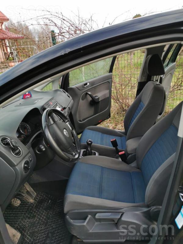 Black Volkswagen Golf Plus 2007 in Daugavpils, with an engine capacity of 1.90 L and mileage of 280 thousand km for 3100 €, photo 3 on AUTOMOTO.COM.LV