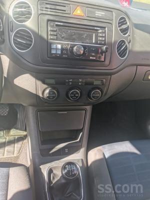 Melns Volkswagen Golf Plus 2007 Daugavpils, ar dzinēja tilpumu 1.90 L un nobraukumu 280 tūkst. km par 3100 €, foto 5 vietnē AUTOMOTO.COM.LV