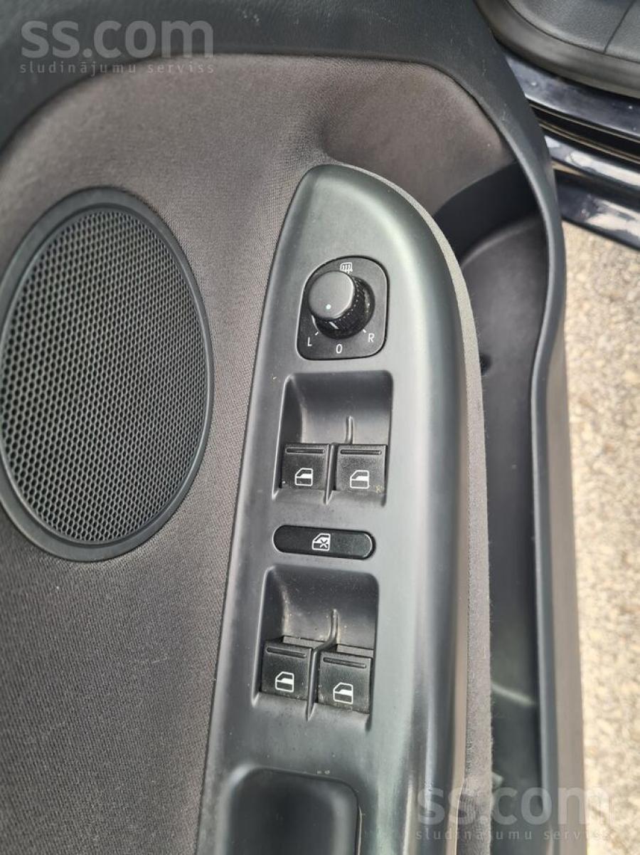 Black Volkswagen Golf Plus 2007 in Ludza, with an engine capacity of 1.90 L and mileage of 0 thousand km for 3850 €, photo 13 on AUTOMOTO.COM.LV