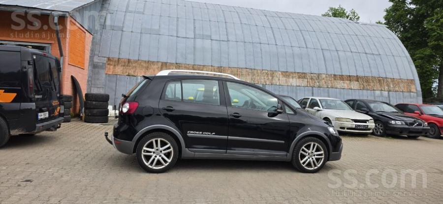 Black Volkswagen Golf Plus 2007 in Valmiera, with an engine capacity of 1.60 L and mileage of 270 thousand km for 2000 €, photo 3 on AUTOMOTO.COM.LV