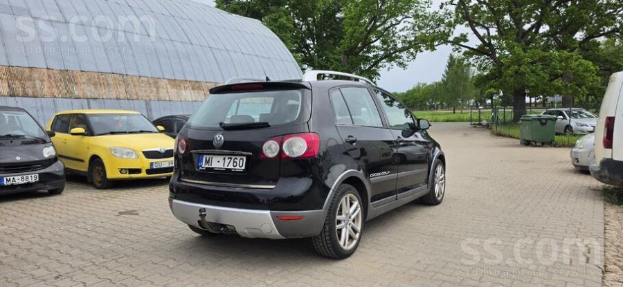 Black Volkswagen Golf Plus 2007 in Valmiera, with an engine capacity of 1.60 L and mileage of 270 thousand km for 2000 €, photo 4 on AUTOMOTO.COM.LV