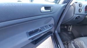 Black Volkswagen Golf Plus 2007 in Riga, with an engine capacity of 1.90 L and mileage of 220 thousand km for 3700 €, photo 12 on AUTOMOTO.COM.LV