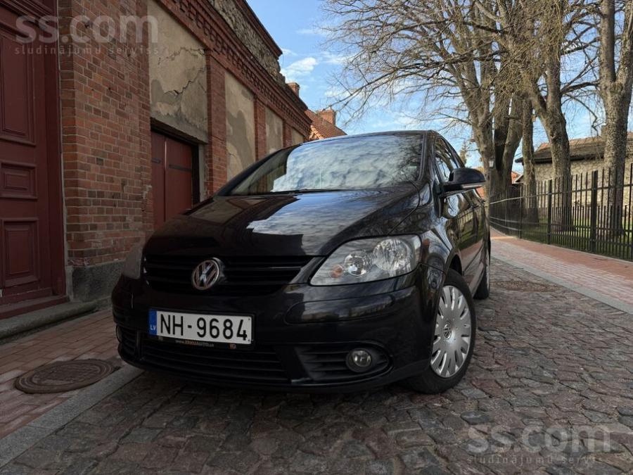 Черный Фольксваген Гольф Плюс 2007 в Цесис, объемом двигателя 1.90 л и пробегом 347 тыс. км за 2990 €, фото 6 на AUTOMOTO.COM.LV