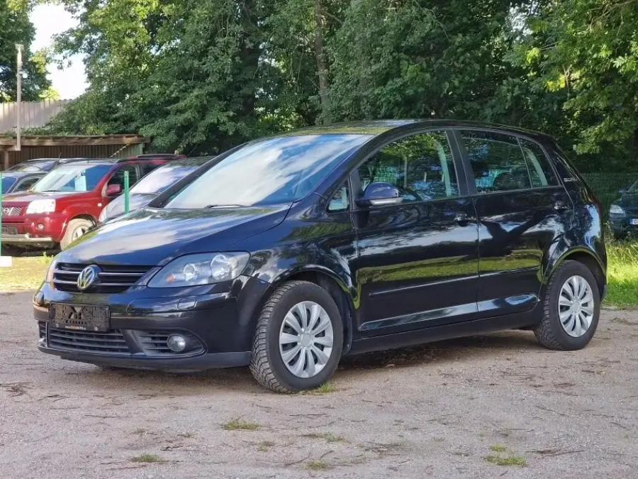 Black Volkswagen Golf Plus 2007 in Grobiņa, with an engine capacity of 1.90 L and mileage of 287 thousand km for 3800 €, photo 1 on AUTOMOTO.COM.LV