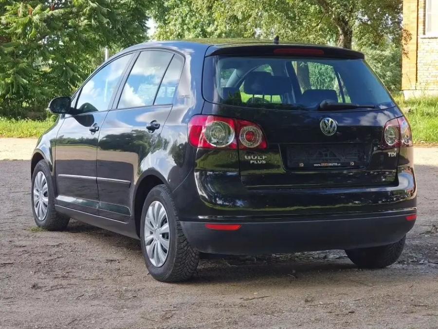 Black Volkswagen Golf Plus 2007 in Grobiņa, with an engine capacity of 1.90 L and mileage of 287 thousand km for 3800 €, photo 4 on AUTOMOTO.COM.LV