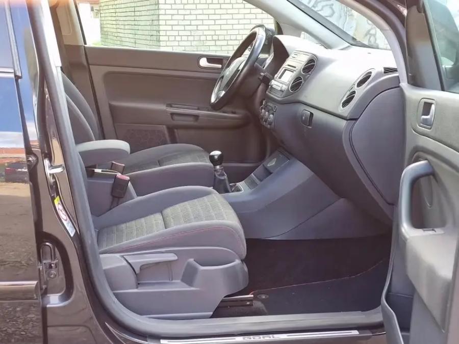 Black Volkswagen Golf Plus 2007 in Grobiņa, with an engine capacity of 1.90 L and mileage of 287 thousand km for 3800 €, photo 8 on AUTOMOTO.COM.LV