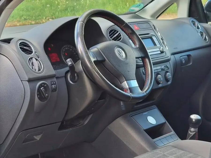 Black Volkswagen Golf Plus 2007 in Grobiņa, with an engine capacity of 1.90 L and mileage of 287 thousand km for 3800 €, photo 12 on AUTOMOTO.COM.LV