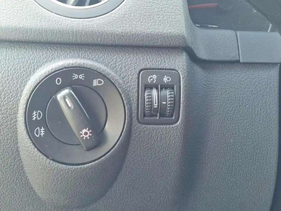 Black Volkswagen Golf Plus 2007 in Grobiņa, with an engine capacity of 1.90 L and mileage of 287 thousand km for 3800 €, photo 14 on AUTOMOTO.COM.LV