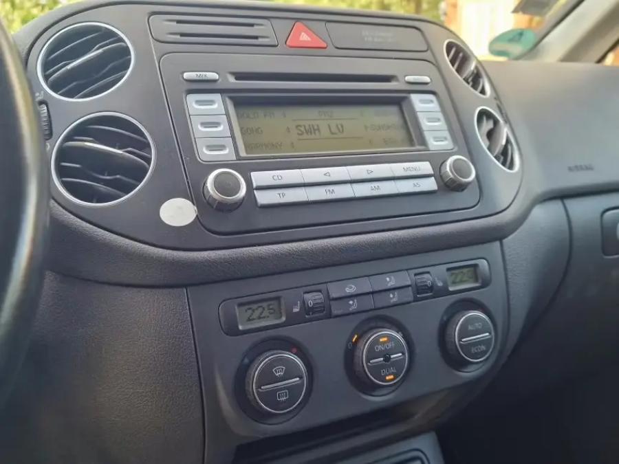 Black Volkswagen Golf Plus 2007 in Grobiņa, with an engine capacity of 1.90 L and mileage of 287 thousand km for 3800 €, photo 16 on AUTOMOTO.COM.LV