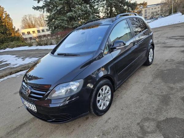 Black Volkswagen Golf Plus 2007 in Jekabpils, with an engine capacity of 1.90 L and mileage of 269 thousand km for 2390 €, photo 1 on AUTOMOTO.COM.LV