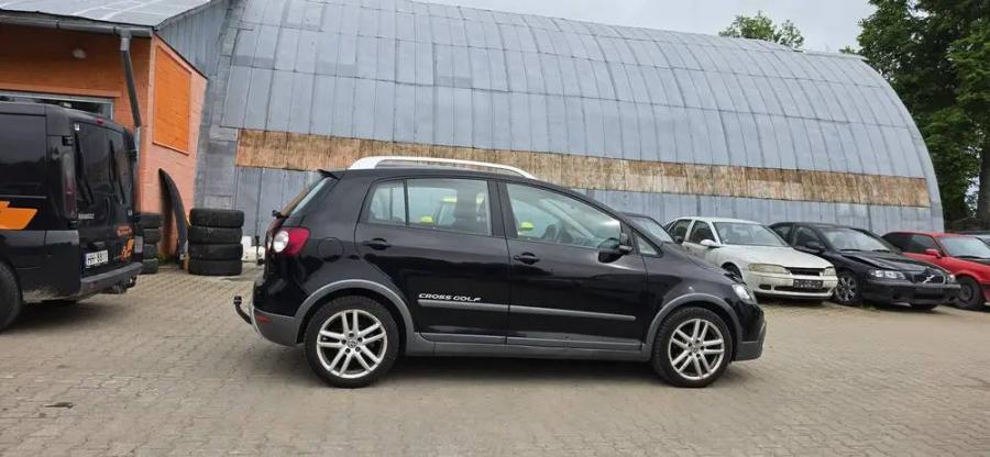 Melns Volkswagen Golf Plus 2007 Valmiera, ar dzinēja tilpumu 1.60 L un nobraukumu 270 tūkst. km par 2000 €, foto 3 vietnē AUTOMOTO.COM.LV