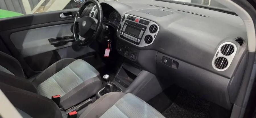 Melns Volkswagen Golf Plus 2007 Valmiera, ar dzinēja tilpumu 1.60 L un nobraukumu 270 tūkst. km par 2000 €, foto 10 vietnē AUTOMOTO.COM.LV