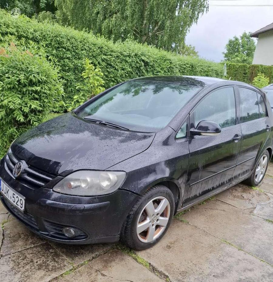 Black Volkswagen Golf Plus 2007 in Vilnius, with an engine capacity of 1.90 L and mileage of 310 thousand km for 1500 €, photo 3 on AUTOMOTO.COM.LV