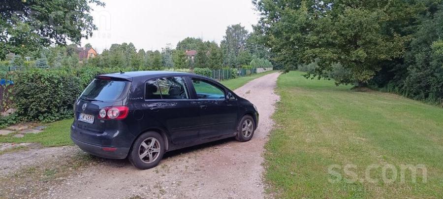 Black Volkswagen Golf Plus 2007 in Riga, with an engine capacity of 1.90 L and mileage of 336 thousand km for 1750 €, photo 6 on AUTOMOTO.COM.LV