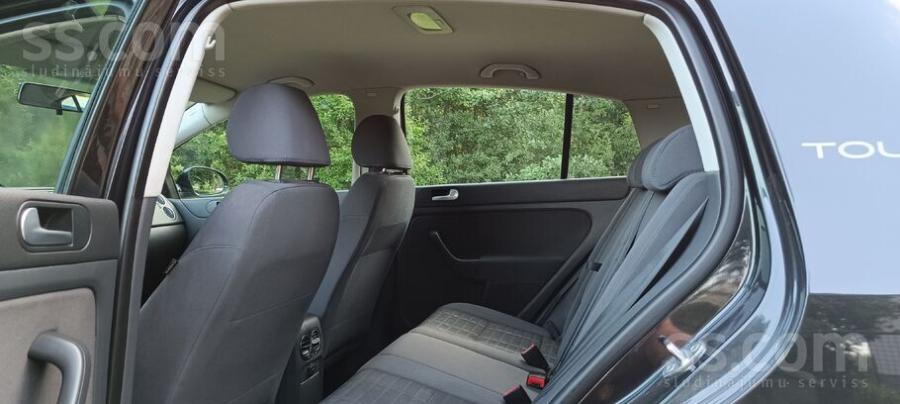 Black Volkswagen Golf Plus 2007 in Riga, with an engine capacity of 1.90 L and mileage of 336 thousand km for 1750 €, photo 8 on AUTOMOTO.COM.LV