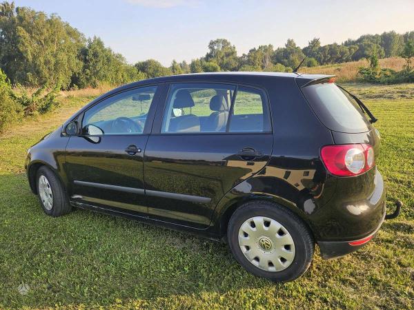 Melns Volkswagen Golf Plus 2007 Vievis, ar dzinēja tilpumu 1.90 L un nobraukumu 178 tūkst. km par 2000 €, foto 5 vietnē AUTOMOTO.COM.LV
