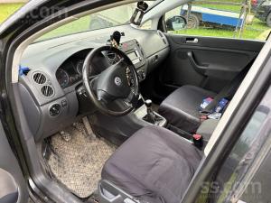 Black Volkswagen Golf Plus 2007 in Tukums, with an engine capacity of 1.90 L and mileage of 300 thousand km for 950 €, photo 4 on AUTOMOTO.COM.LV