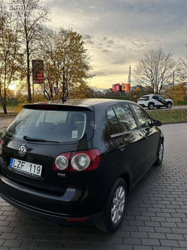 Black Volkswagen Golf Plus 2007 in Kaunas, with an engine capacity of 1.90 L and mileage of 378 thousand km for 1700 €, photo 4 on AUTOMOTO.COM.LV