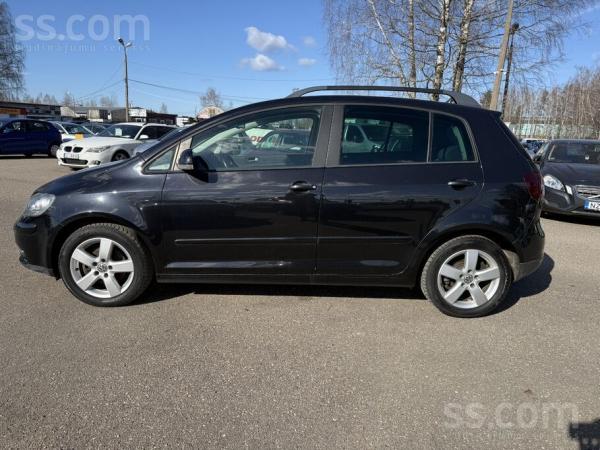 Black Volkswagen Golf Plus 2008 in Riga, with an engine capacity of 2.00 L and mileage of 237 thousand km for 3680 €, photo 5 on AUTOMOTO.COM.LV