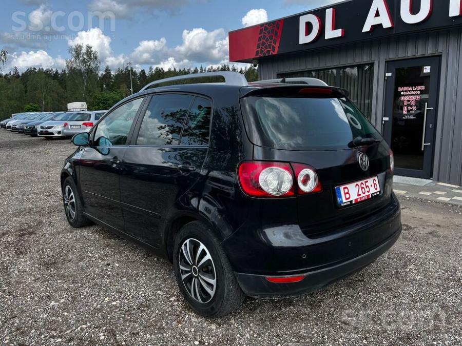 Black Volkswagen Golf Plus 2008 in Valmiera, with an engine capacity of 1.40 L and mileage of 0 thousand km for 1250 €, photo 3 on AUTOMOTO.COM.LV
