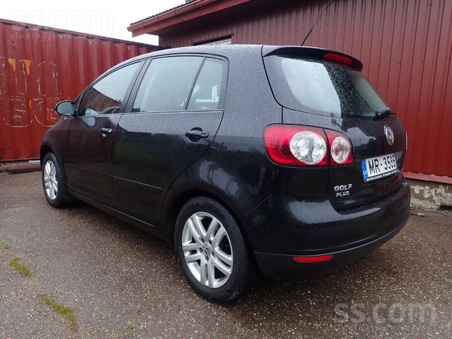 Melns Volkswagen Golf Plus 2008 Liepāja, ar dzinēja tilpumu 1.90 L un nobraukumu 235 tūkst. km par 3450 €, foto 3 vietnē AUTOMOTO.COM.LV