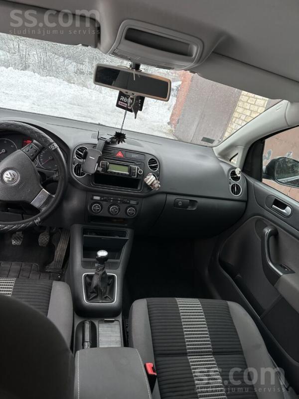 Black Volkswagen Golf Plus 2008 in Daugavpils, with an engine capacity of 1.90 L and mileage of 307 thousand km for 2900 €, photo 6 on AUTOMOTO.COM.LV