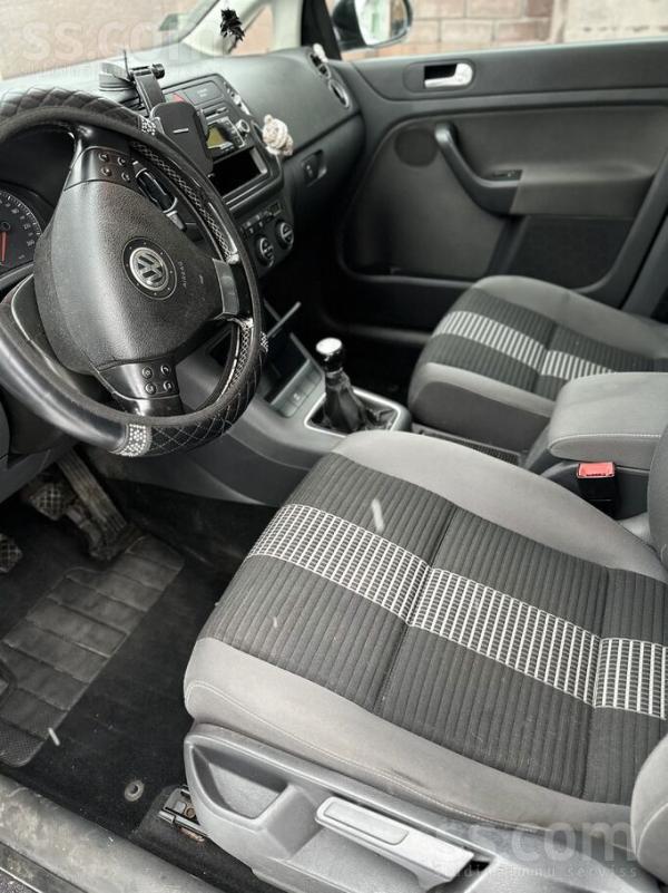 Black Volkswagen Golf Plus 2008 in Daugavpils, with an engine capacity of 1.90 L and mileage of 307 thousand km for 2900 €, photo 7 on AUTOMOTO.COM.LV