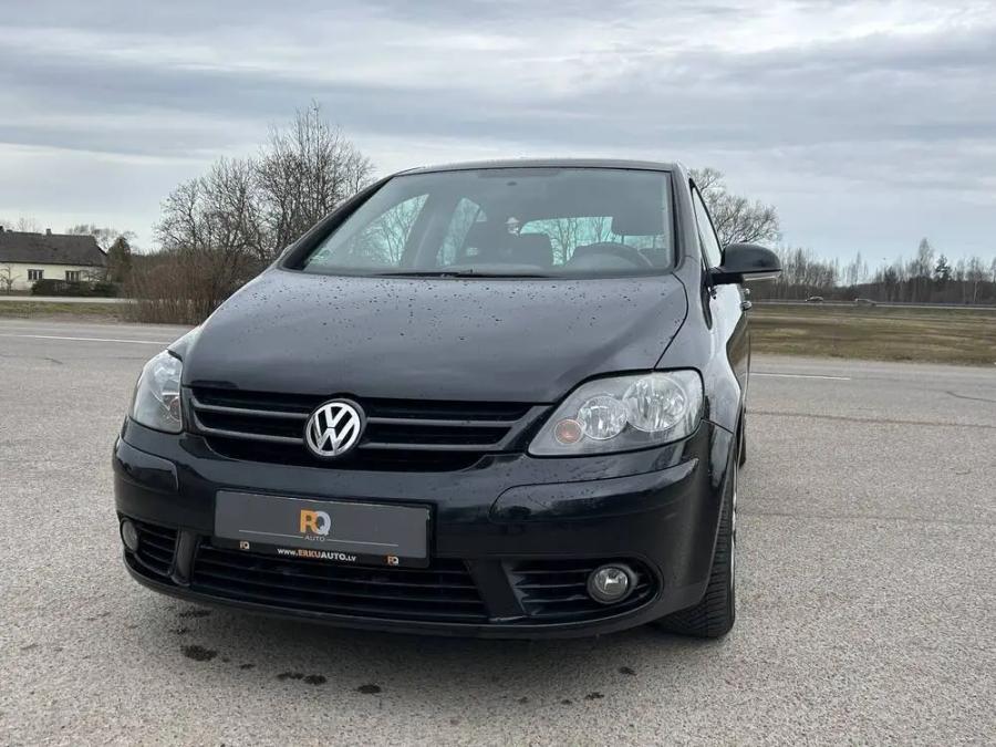 Black Volkswagen Golf Plus 2008 in Grobiņa, with an engine capacity of 1.60 L and mileage of 232 thousand km for 3200 €, photo 3 on AUTOMOTO.COM.LV