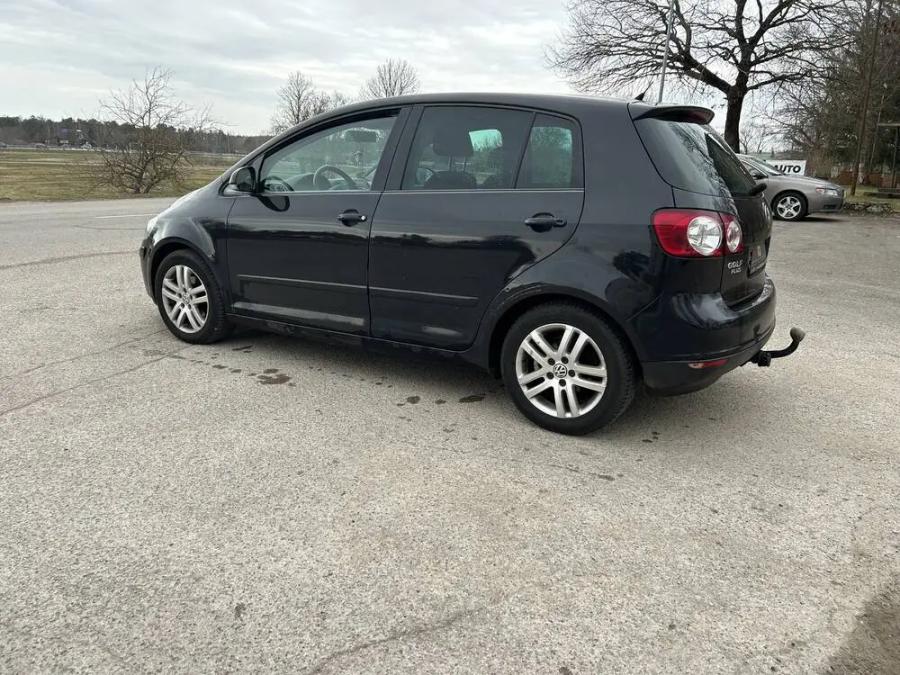 Black Volkswagen Golf Plus 2008 in Grobiņa, with an engine capacity of 1.60 L and mileage of 232 thousand km for 3200 €, photo 9 on AUTOMOTO.COM.LV