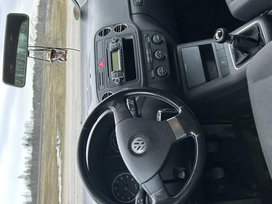 Black Volkswagen Golf Plus 2008 in Grobiņa, with an engine capacity of 1.60 L and mileage of 232 thousand km for 3200 €, photo 10 on AUTOMOTO.COM.LV