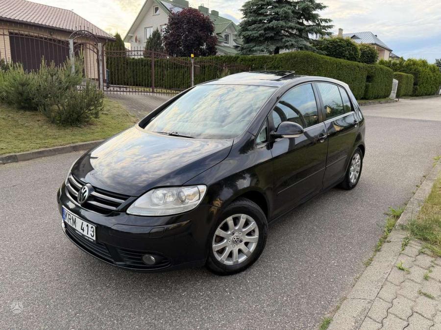 Black Volkswagen Golf Plus 2008 in Vilnius, with an engine capacity of 1.90 L and mileage of 250 thousand km for 1999 €, photo 4 on AUTOMOTO.COM.LV