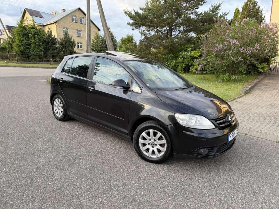 Black Volkswagen Golf Plus 2008 in Vilnius, with an engine capacity of 1.90 L and mileage of 250 thousand km for 1999 €, photo 5 on AUTOMOTO.COM.LV