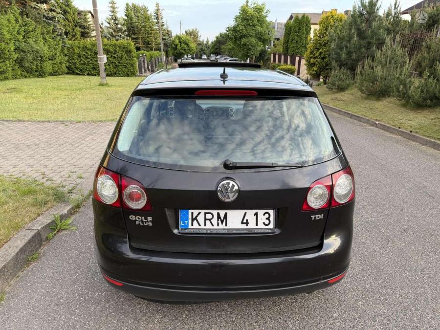 Black Volkswagen Golf Plus 2008 in Vilnius, with an engine capacity of 1.90 L and mileage of 250 thousand km for 1999 €, photo 8 on AUTOMOTO.COM.LV