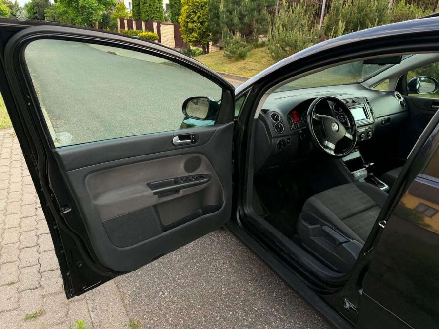 Black Volkswagen Golf Plus 2008 in Vilnius, with an engine capacity of 1.90 L and mileage of 250 thousand km for 1999 €, photo 11 on AUTOMOTO.COM.LV