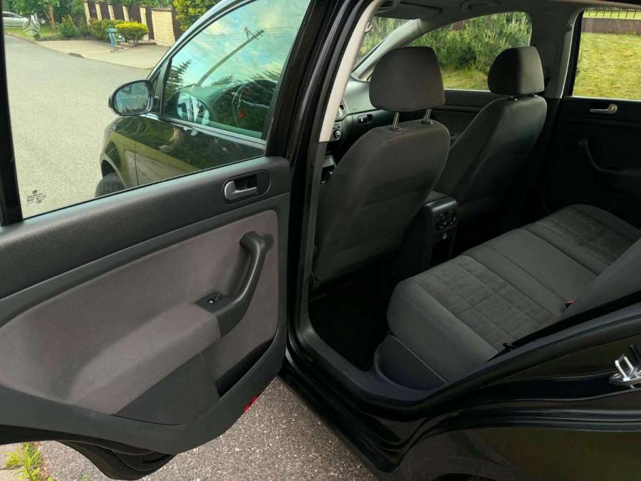 Black Volkswagen Golf Plus 2008 in Vilnius, with an engine capacity of 1.90 L and mileage of 250 thousand km for 1999 €, photo 14 on AUTOMOTO.COM.LV