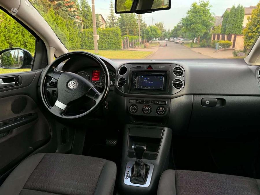 Black Volkswagen Golf Plus 2008 in Vilnius, with an engine capacity of 1.90 L and mileage of 250 thousand km for 1999 €, photo 15 on AUTOMOTO.COM.LV