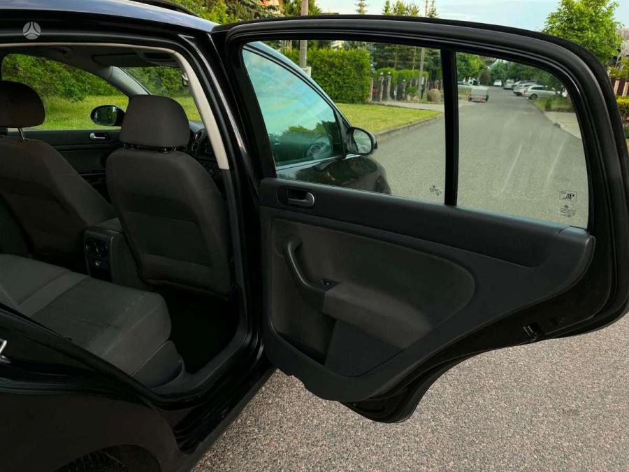 Black Volkswagen Golf Plus 2008 in Vilnius, with an engine capacity of 1.90 L and mileage of 250 thousand km for 1999 €, photo 16 on AUTOMOTO.COM.LV
