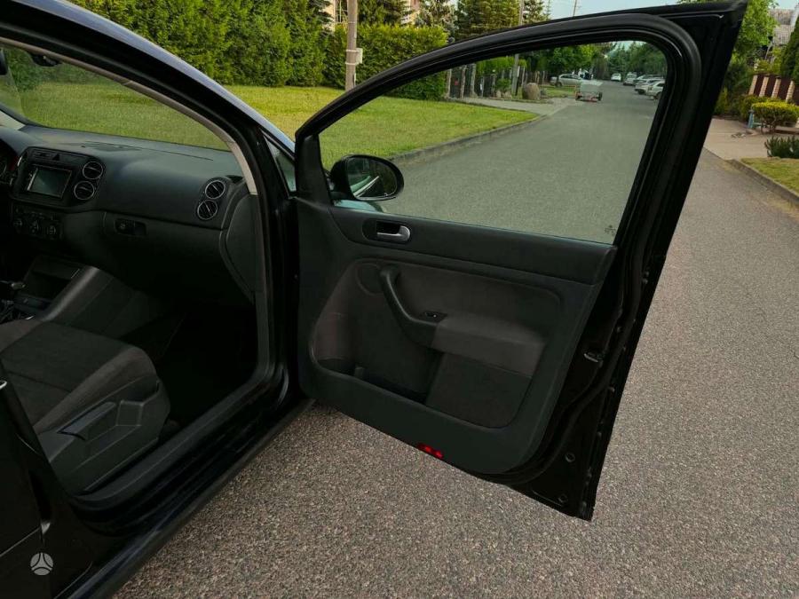 Black Volkswagen Golf Plus 2008 in Vilnius, with an engine capacity of 1.90 L and mileage of 250 thousand km for 1999 €, photo 18 on AUTOMOTO.COM.LV