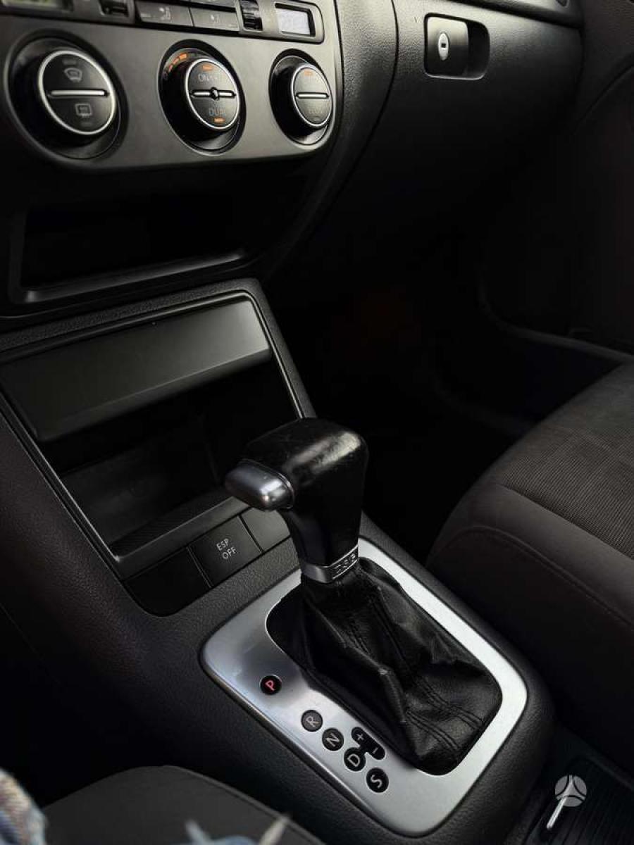 Black Volkswagen Golf Plus 2008 in Vilnius, with an engine capacity of 1.90 L and mileage of 250 thousand km for 1999 €, photo 20 on AUTOMOTO.COM.LV
