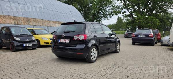 Black Volkswagen Golf Plus 2008 in Valmiera, with an engine capacity of 1.90 L and mileage of 384 thousand km for 1400 €, photo 3 on AUTOMOTO.COM.LV
