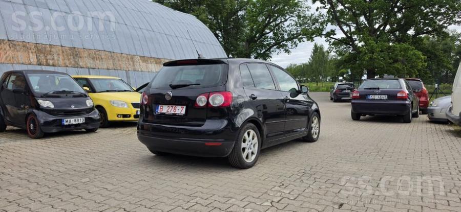 Melns Volkswagen Golf Plus 2008 Valmiera, ar dzinēja tilpumu 1.90 L un nobraukumu 384 tūkst. km par 1400 €, foto 4 vietnē AUTOMOTO.COM.LV