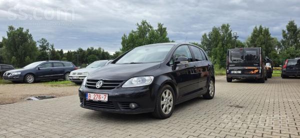 Black Volkswagen Golf Plus 2008 in Valmiera, with an engine capacity of 1.90 L and mileage of 384 thousand km for 1400 €, photo 6 on AUTOMOTO.COM.LV