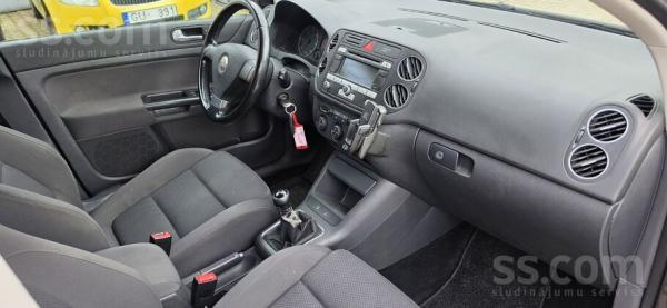 Black Volkswagen Golf Plus 2008 in Valmiera, with an engine capacity of 1.90 L and mileage of 384 thousand km for 1400 €, photo 9 on AUTOMOTO.COM.LV