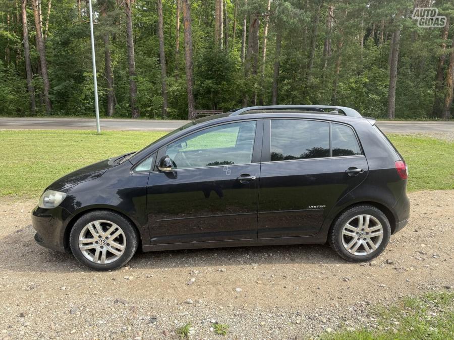 Black Volkswagen Golf Plus 2008 in Anyksciai, with an engine capacity of 1.90 L and mileage of 337 thousand km for 2200 €, photo 7 on AUTOMOTO.COM.LV