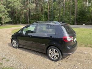Black Volkswagen Golf Plus 2008 in Anyksciai, with an engine capacity of 1.90 L and mileage of 337 thousand km for 2200 €, photo 8 on AUTOMOTO.COM.LV