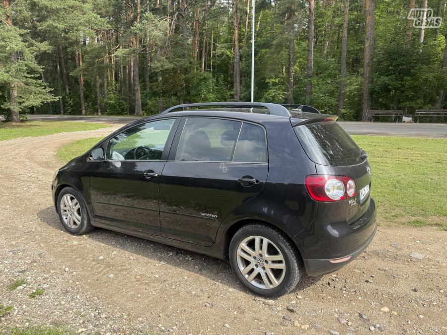 Black Volkswagen Golf Plus 2008 in Anyksciai, with an engine capacity of 1.90 L and mileage of 337 thousand km for 2200 €, photo 8 on AUTOMOTO.COM.LV